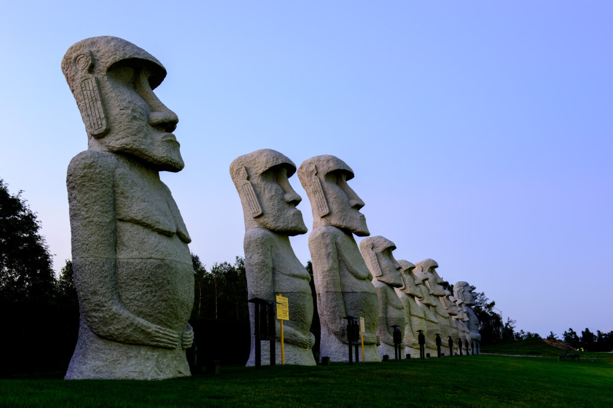 Unexpected Encounter: Moai Statues in Hokkaido | Japon Secret