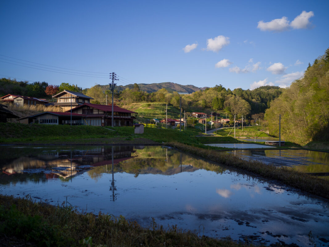 Tranquil Japanese Village by Serene Lake and Mountains | Japon Secret